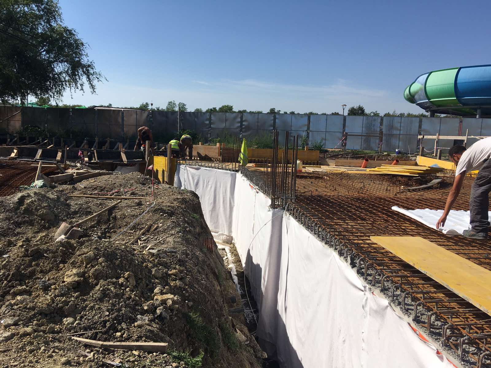 Service installation of an below-grade waterproofing – Petroland – DVS ...