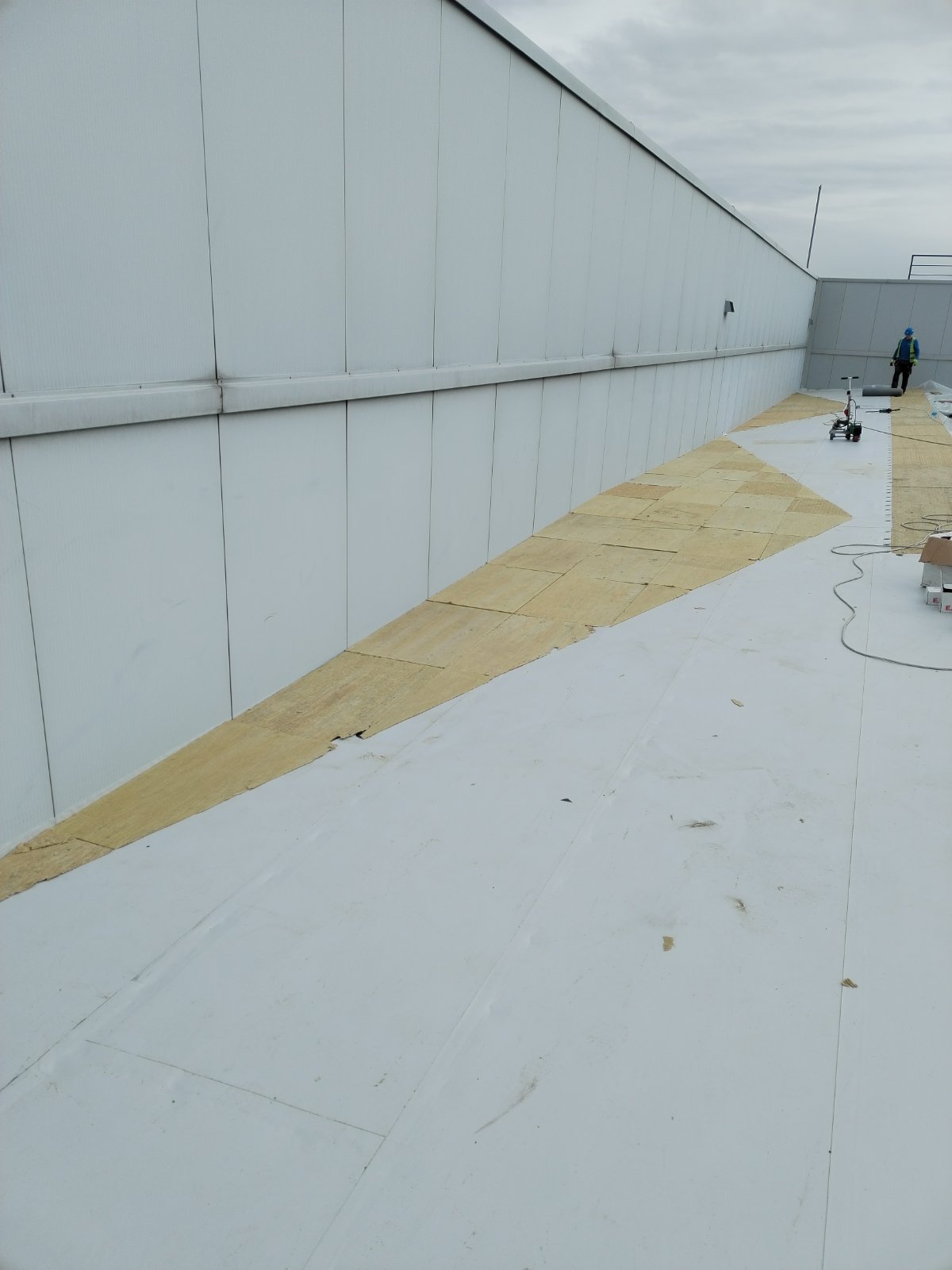 Ball Packaging Zemun – Hala BA i nadstrešnica – HI krova – DVS izolacija